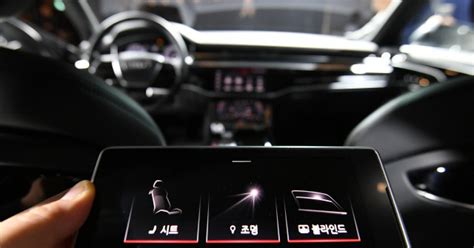 최첨단 편의 및 안전사양 갖춘 더 뉴 아우디 A8 L 55 Tfsi 콰트로