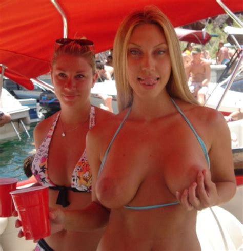 Bikini Babe Flashing Her Tits G48r13l