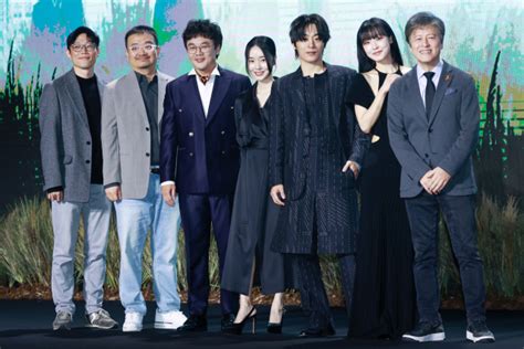 넷플릭스 기생수 글로벌 1위···공개 직후 삼체 꺾었다 네이트 뉴스