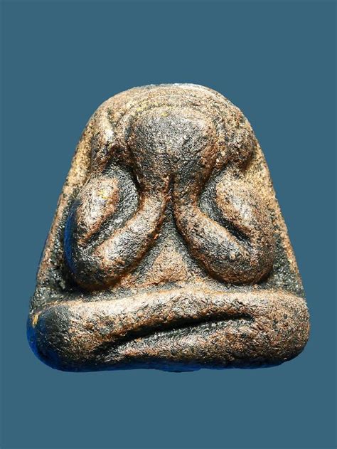 พระปิดตาหลวงพ่อแก้ว วัดเครือวัลย์ พิมพ์กลาง หลังเรียบ เก่า เนื้อ จัดๆ Ennxo