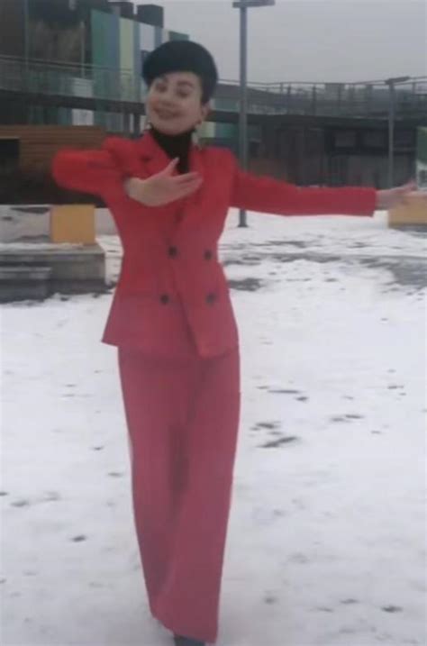 朱军老婆谭梅（朱军妻子谭梅雪天秀舞姿）可可情感网