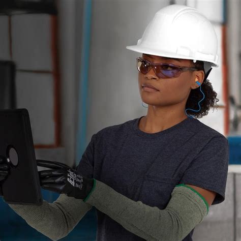 Pip White Type 1 Class E Hard Hat With 4 Point Pinlock Suspension