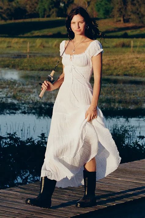 Kimchi Blue Sienna Cotton Smocked Milkmaid Maxi Dress Fitted White