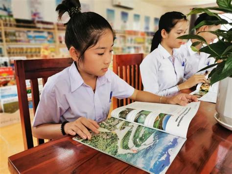 ກຸ່ມບໍລິສັດຊ່ານເຊຍຈີນຊ່ວຍສ້າງຫໍສະໝຸດແມ່ນ້ຳລ້ານຊ້າງ ແມ່ນ້ຳຂອງໃຫ້ໂຮງຮຽນປາກງວ້າຂອງລາວ