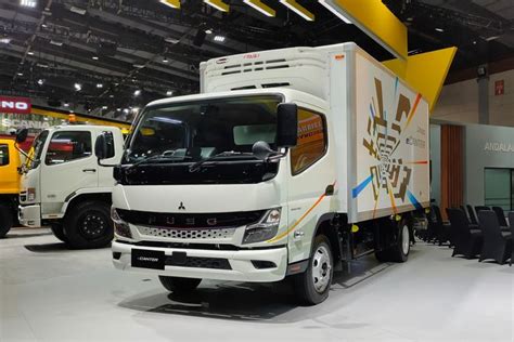 Foto Mitsubishi Fuso Optimistis Bisa Pulihkan Rapor Penjualan 2024