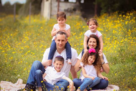 צילום משפחה בטבע צילומי משפחה וילדים בטבע סטודיו דנה אופיר