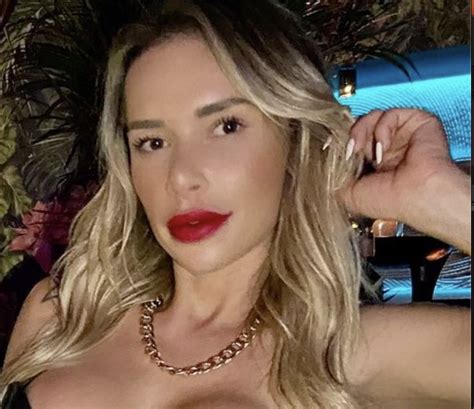 Rafaela Ravena Sensual Tv