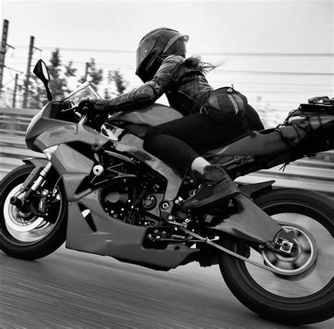 Pin De Alexa Amolsch Em Quick Saves Garotas De Moto Carros E Motos