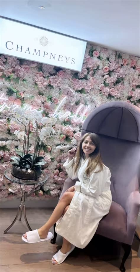 Samia Longchambons Feet