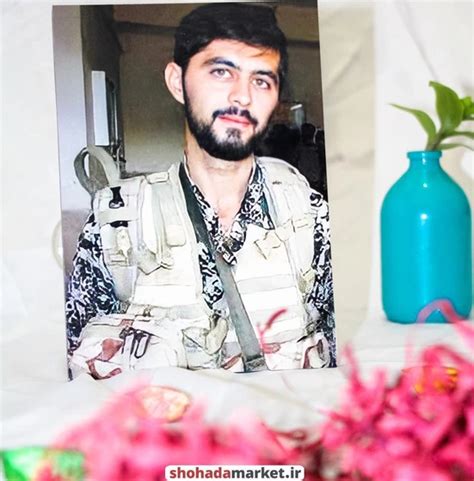 خرید و قیمت قاب عکس تخته شاسی با تصویر شهید مدافع حرم حمید سیاهکالی