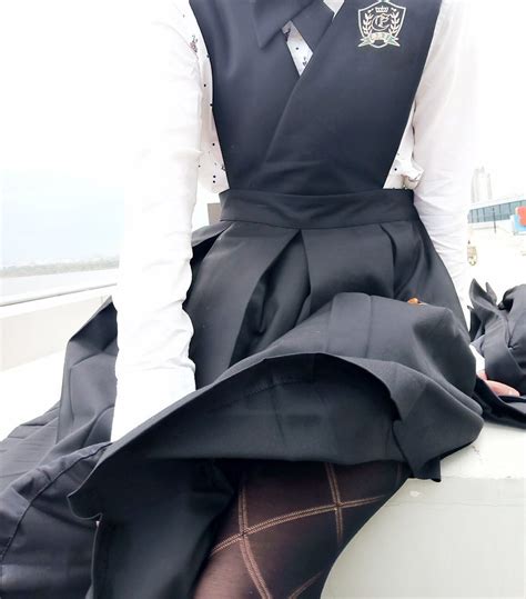 绯色大大乌贼娘 On Twitter 小预告 外表高冷的绯色学姐，背地里居然是个随意被拍视频基吧套子！ 绯色：“学弟！不不要这个样子啊～♥我不是随便的人”