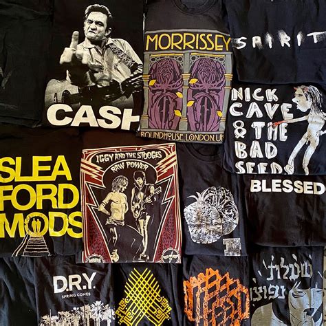 Dmitry פסח מתקרב ואז קיץ בא הגיע זמן לבדיקת חולצות שחורות ולהיזכר