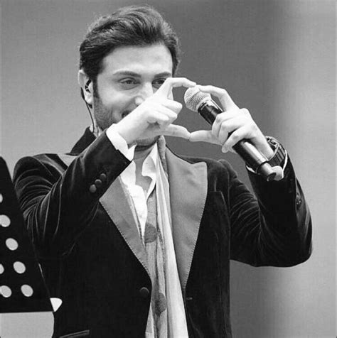 لمن تهدي القلب ذا ؟؟؟ Şarkılar