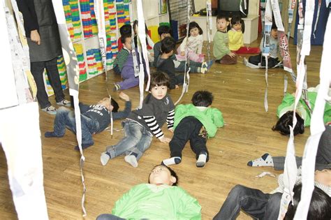 거미줄놀이 신문지놀이 이렇게 놀며 공부해요 미술 좋은아침아트엔짐어린이집