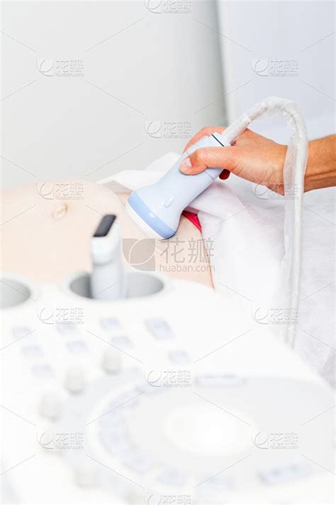 女人 儿童 平板扫描仪 垂直画幅 腹腔 医疗诊断工具 俄罗斯 医药职业 技术