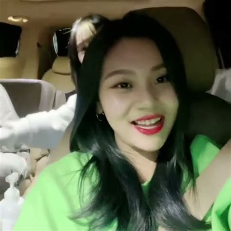 브레이브걸스 롤린 부르는 여자친구 Youtube