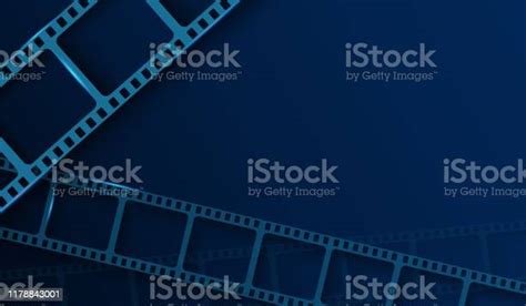 파란색 배경에 격리 된 필름 스트립 프레임이있는 배경입니다 텍스트에 대한 공간이있는 템플릿 시네마를 디자인하십시오 영화 및 영화