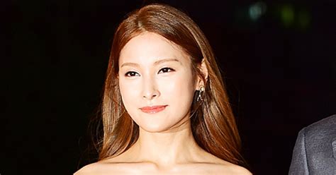 포토엔화보 박규리 일자쇄골 선명한 오프숄더 드레스 입