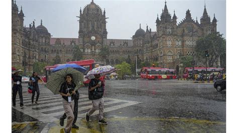 Mumbai Rain कुठे टिप टिप तर कुठे धो धो काय म्हणतोय मुंबईचा पाऊस बघा