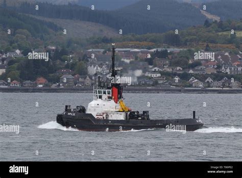Sd Impulse An Impulse Class Tugboat Operated By Serco Marine Services Passing Gourock During