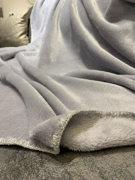 Плед флісовий 170х200см сірий фото відгуки характеристики в інтернет магазині Rozetka від