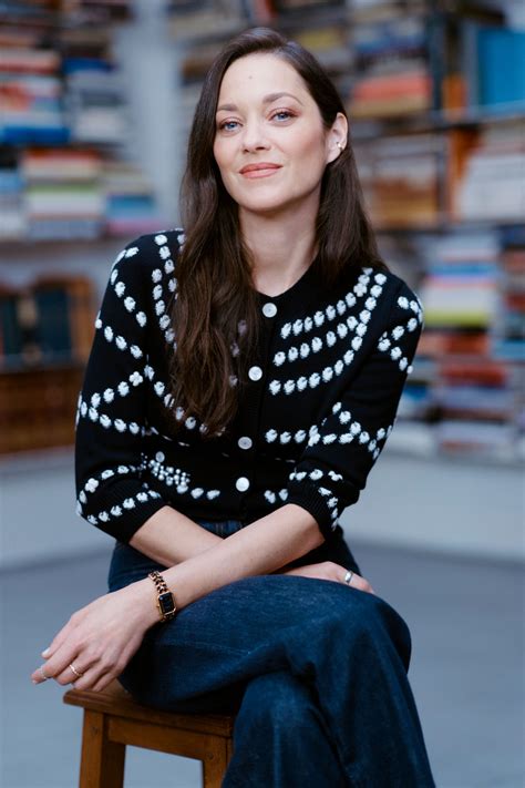 Marion Cotillard Dévoile Ses 10 Livres Préférés Marion Cotillard Style Marion Cotillard
