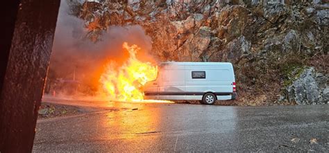 Forsøkte å Sløkkja Bubil Brannen Sjølv Sunnhordlandno