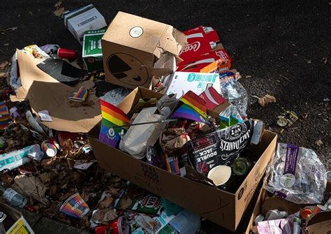 Геи оказались еще теми свиньями жители Сиднея возмущены кучами мусора оставшимися после Mardi Gras