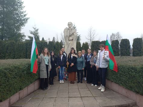 Учениците от 35 СЕУ „Добри Войников“ почетоха паметта на Апостола 35 СРЕДНО ЕЗИКОВО УЧИЛИЩЕ