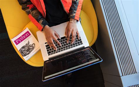 What Makes Python A Strong Language For The Back End Of Blockchain Techs