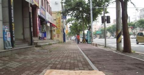 장마철 맨홀 뚜껑 덮개 제거 골머리