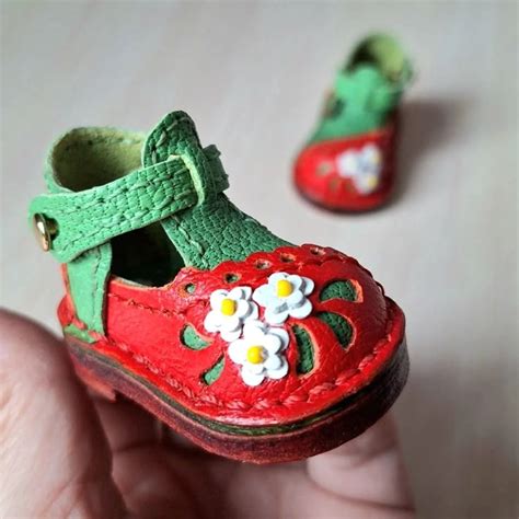 Pin De Natali En Обувь для кукол En 2024 Muñecas