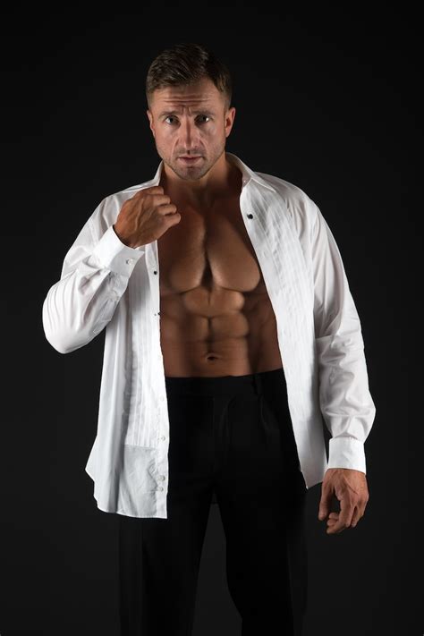 Фотографии на тему «Накаченный Мужчина — скачивайте бесплатные изображения высокого качества