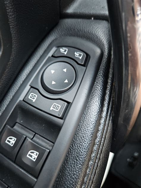 사이드 미러 버튼 빠져보신분 있나요 자동차 에펨코리아