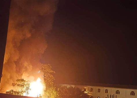 လူအင်အားများစွာဖြင့် မီးသတ်ရုံး၊ ထွေအုပ်၊ စည်ပင်၊ လဝက နှင့် စရဖရုံးများကို တစ်ပြိုင် နက်တည်း