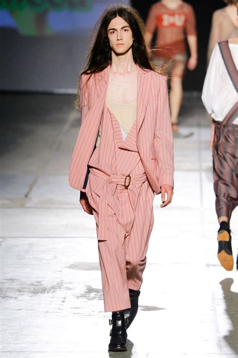 Розовый голая грудь акцент на талию и еще 11 трендов этой весны