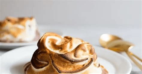 Baked Alaska Dessert Es Krim Dibakar Yang Tetap Dingin Di Dalam