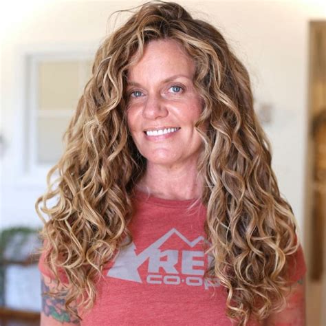 10 Timelessly Stylish Curly Hairstyles For Women Over 50