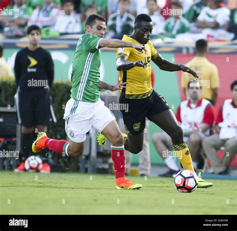 Los Angeles California Usa 9th June 2016 Jamaica Midfielder Je Vanghn Watson 15 And Mexico