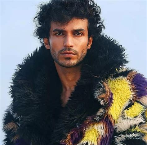 Vivek Dhiman Bro Looks Majestic🤯 R Ladyboners