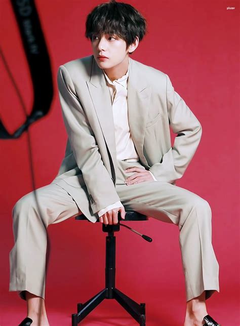 Natural Born Model Bts V Strikes Again With His Outstanding Modelling