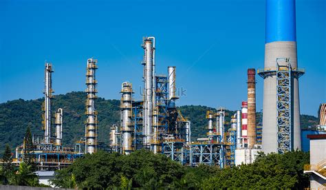 푸른 하늘 아래 석유 화학 공장 사진 무료 다운로드 Lovepik