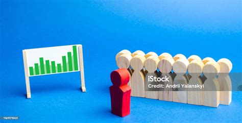 리더가 있는 비즈니스 팀이 일정에 따라 서 있습니다 이익 및 재무 개념 비즈니스 계획 및 전략 재무 성과 및 회사 예산 분석 및 분석 개념에 대한 스톡 사진 및 기타 이미지