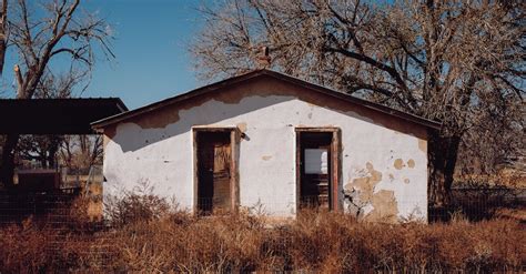 가을 가지 건물 외관 건물 외장 건초 건축 경치 경치가 좋은 계절 고독 고전적인 디자인 나무 노출 된 벽돌 농촌의 떨어지다 러스틱 목가적인