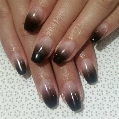 ۴۵ مدل ناخن بیبی بومر مشکی دخترانه ۱۴۰۲ ؛ طرح های دارک و خفن ماگرتا