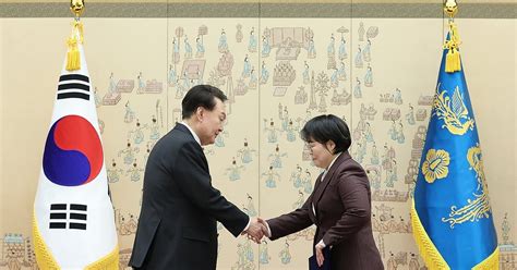 윤석열 대통령 박지현 주마다가스카르 대사 신임장 수여