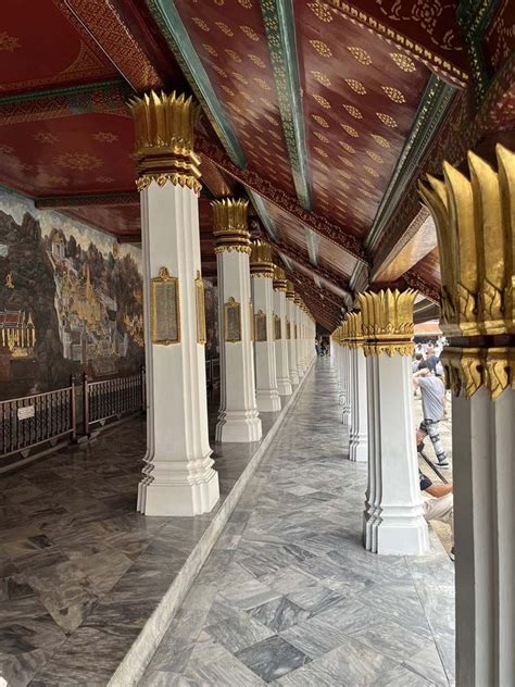 ผู้หญิง ตะลอนเที่ยว จิตรกรรมฝาผนัง วัดพระแก้ว