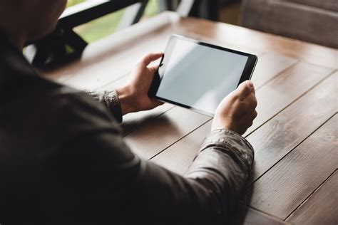 Protecting Clients Against Mobile Security Pitfalls Exemplify More