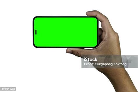 인포 그래픽 글로벌 비즈니스 마케팅 계획에 대한 녹색 화면이있는 아이폰 14와 유사한 스마트 폰 아이폰과 유사한 모형 모델 고립 된 Ai 디지털 투자 경제의 배경 클리핑