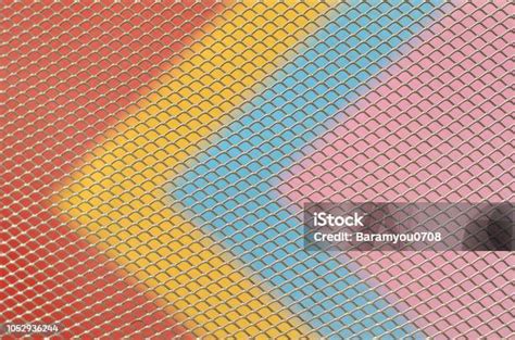 다채로운 서류는 빨간색 노란색 파란색과 분홍색 종이의 그리드 패턴의 부분 중심으로 현대 배경 및 배경 화면으로 디자인 빈 0명에 대한 스톡 사진 및 기타 이미지 Istock
